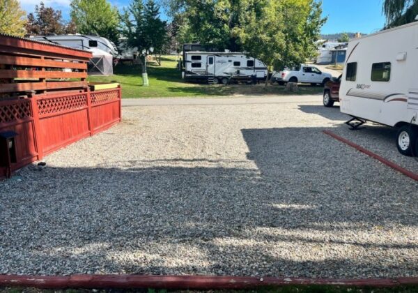 RV Park and Camping Grounds - Maple Leaf Motel & RV Campground